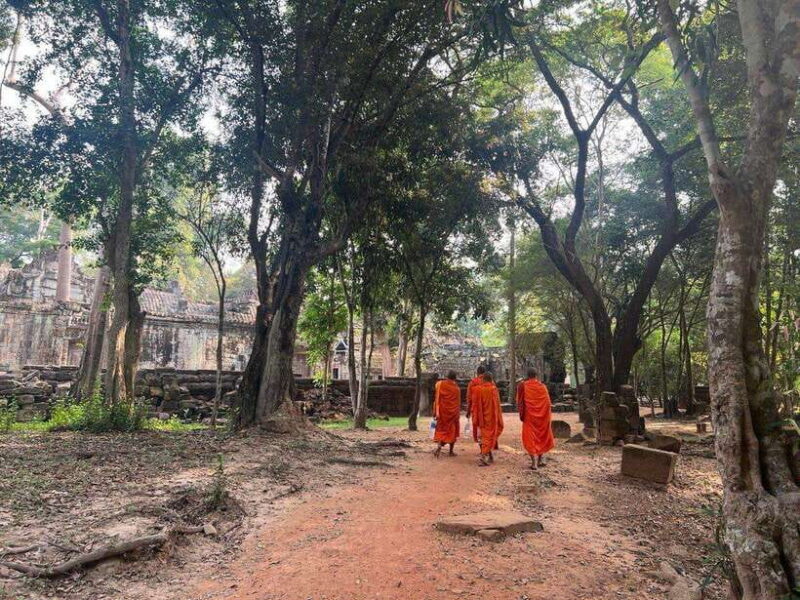 1-Day Angkor Wat Private Tour with Spanish Tour Guide.