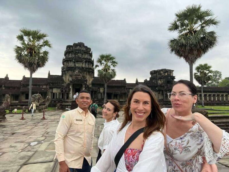 1-Day Angkor Wat Private Tour with Spanish Tour Guide.