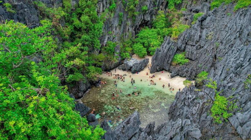 El Nido: Island Hopping and Snorkeling Private Boat Tour