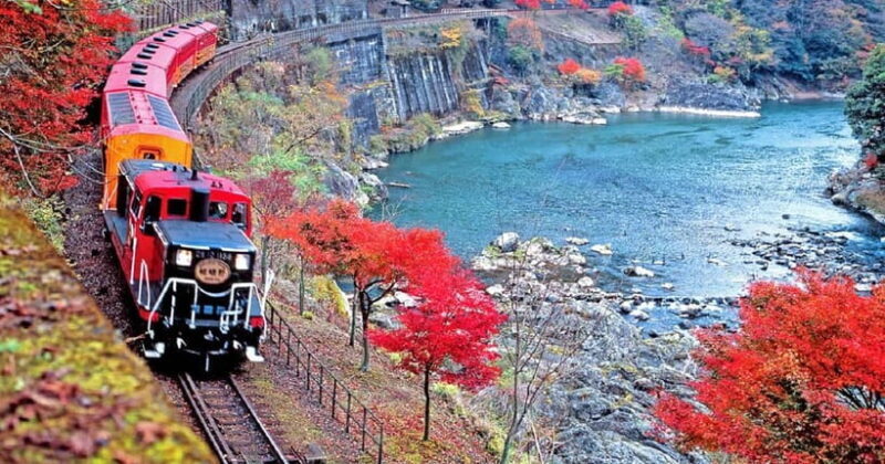 Kyoto: Sagano Romantic Train and Hozugawa River Cruise