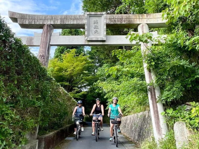 Kyoto : True Kyoto Avoid the crowds E-Bike Tour
