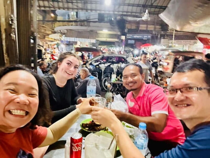 Phnom Penh: Street Art and Food Tour with Pickup and Beer