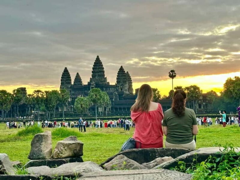 Private Angkor Wat Small Tour By English Speaking-Guide